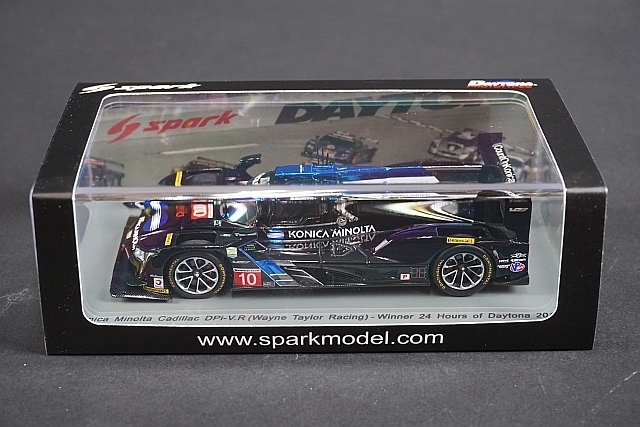 【やや傷や汚れあり】SPARK スパーク 1/43 Cadillac キャデラック DPi-V.R デイトナ 24H 優勝 2017 #10 ...