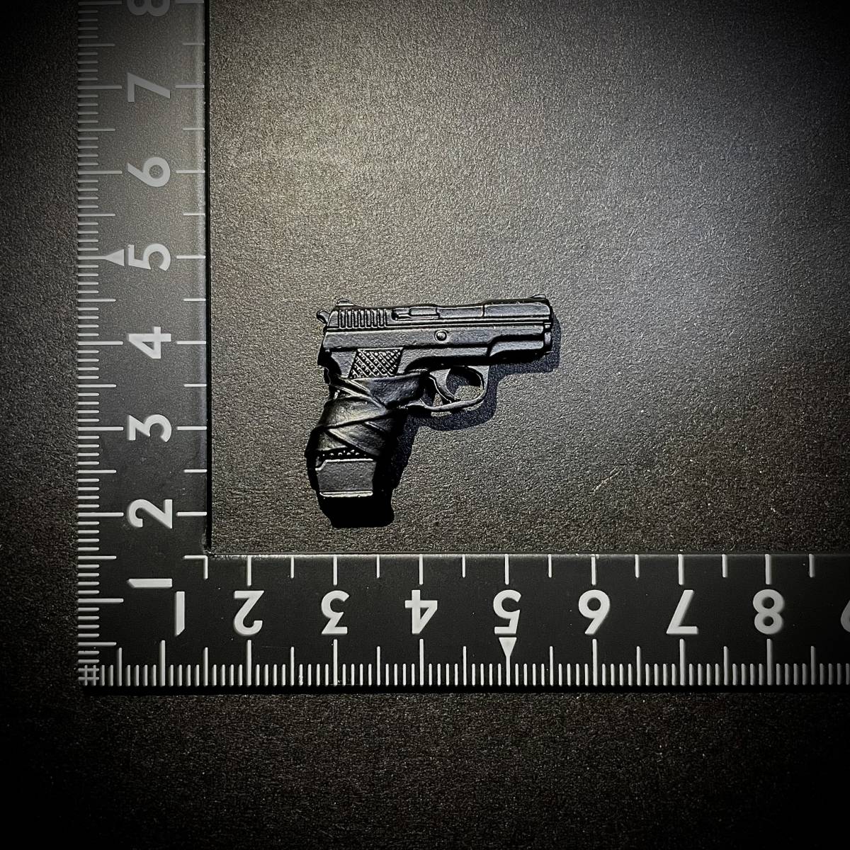 【未使用に近い】【即決あり】CAPCOM製 模型 1/6 スケール フィギュア 装備 武器 銃 ハンドガン LEMI CZ 2075 RAMI ...