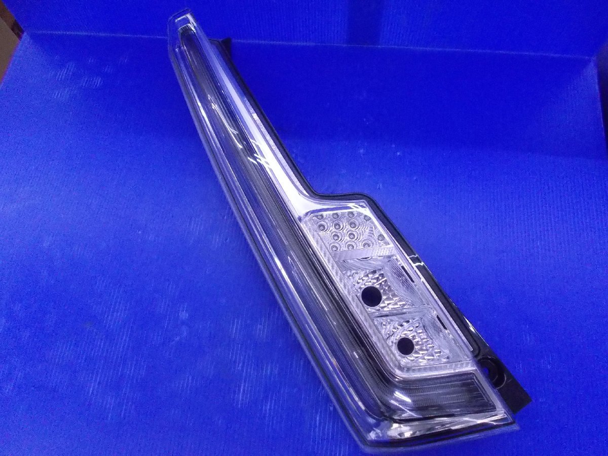 【やや傷や汚れあり】D【6696】ダイハツ LA150S ムーヴカスタム 純正 LEDテールランプ 左側 KOITO 220-69069 ...