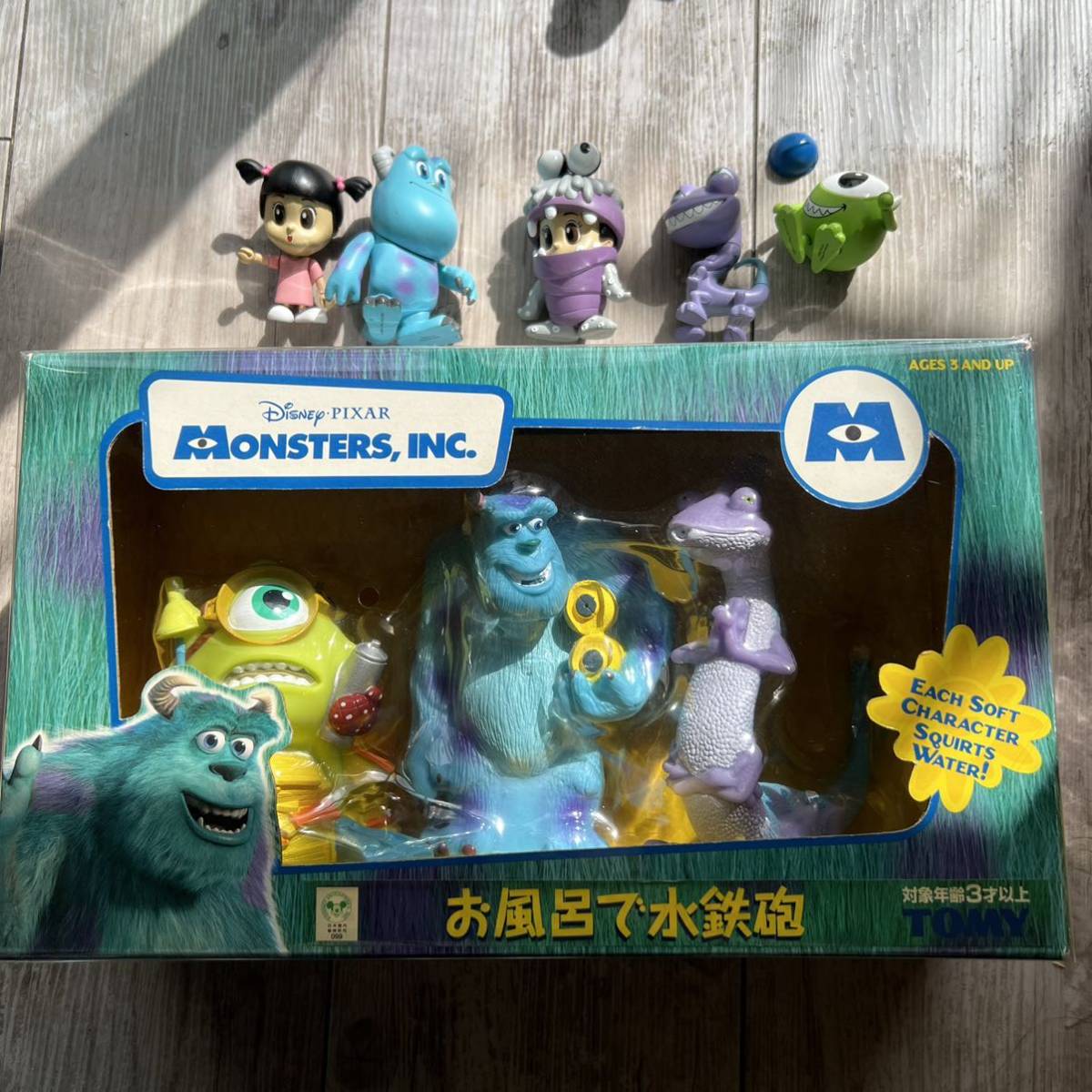 【やや傷や汚れあり】モンスターズインク お風呂で水鉄砲 コスベイビー Pixar Monsters Inc Hottoys ホットトイズ