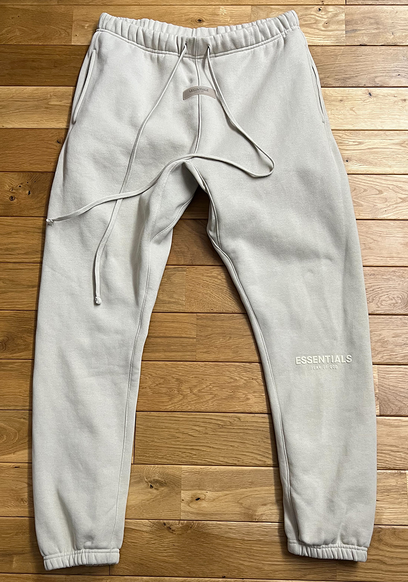 【目立った傷や汚れなし】FOG Fear Of God ESSENTIALS Sweat Pants COLOR:Wheat SIZE:M の ...