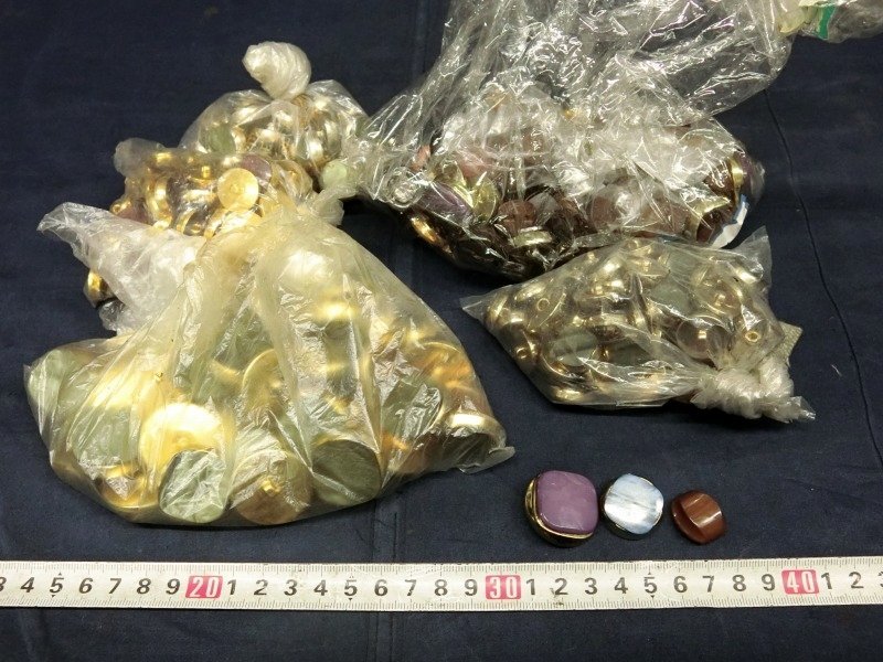 【傷や汚れあり】L5475 セルロイド 光沢 ボタン プラスチック製 裁縫 リメイク 手芸 洋服 の落札情報詳細| ヤフオク落札価格情報 オークフリー