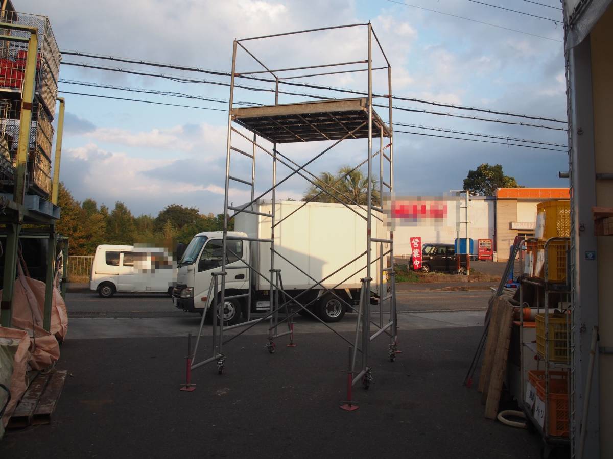 【目立った傷や汚れなし】【兵庫県発】 発送可 ALINCO アルインコ ローリングタワー 4段 枠組足場 足場台 高場作業 門型足場 外壁塗装 ...