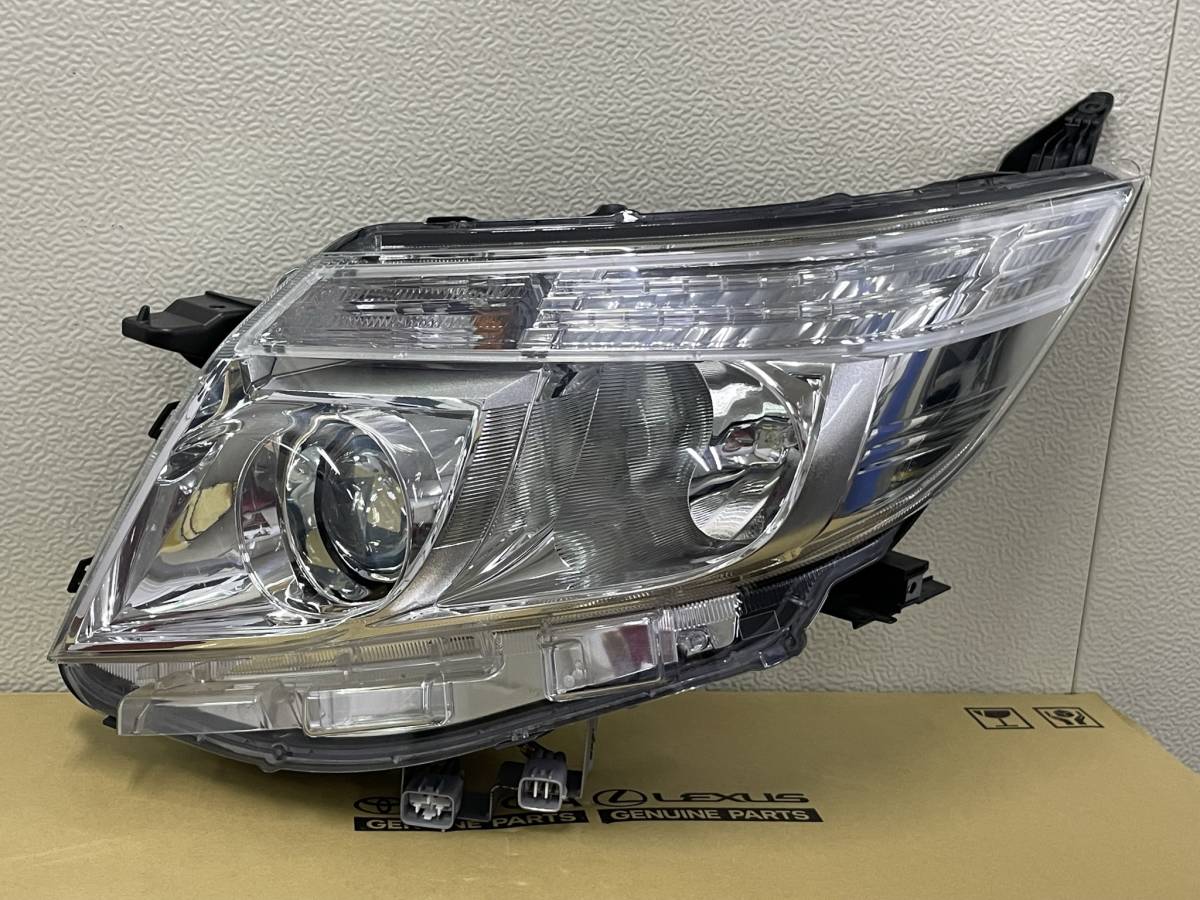 【目立った傷や汚れなし】平成26年式 ノア ZRR80 左 ヘッドランプ ヘッドライト LED 81170-28721 ICHIKOH 28 ...