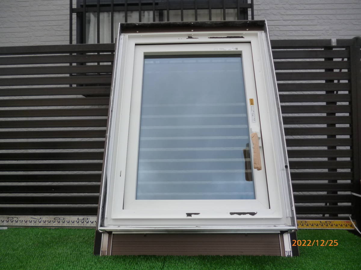 【傷や汚れあり】YKKAP YKK AP 縦すべり出し窓 縦辷り出し窓 APW APW330 ブラウン 茶白 ガレージ リフォーム DIY 防火戸 キャンセル物 キズ 即決有 約85×65 の ...
