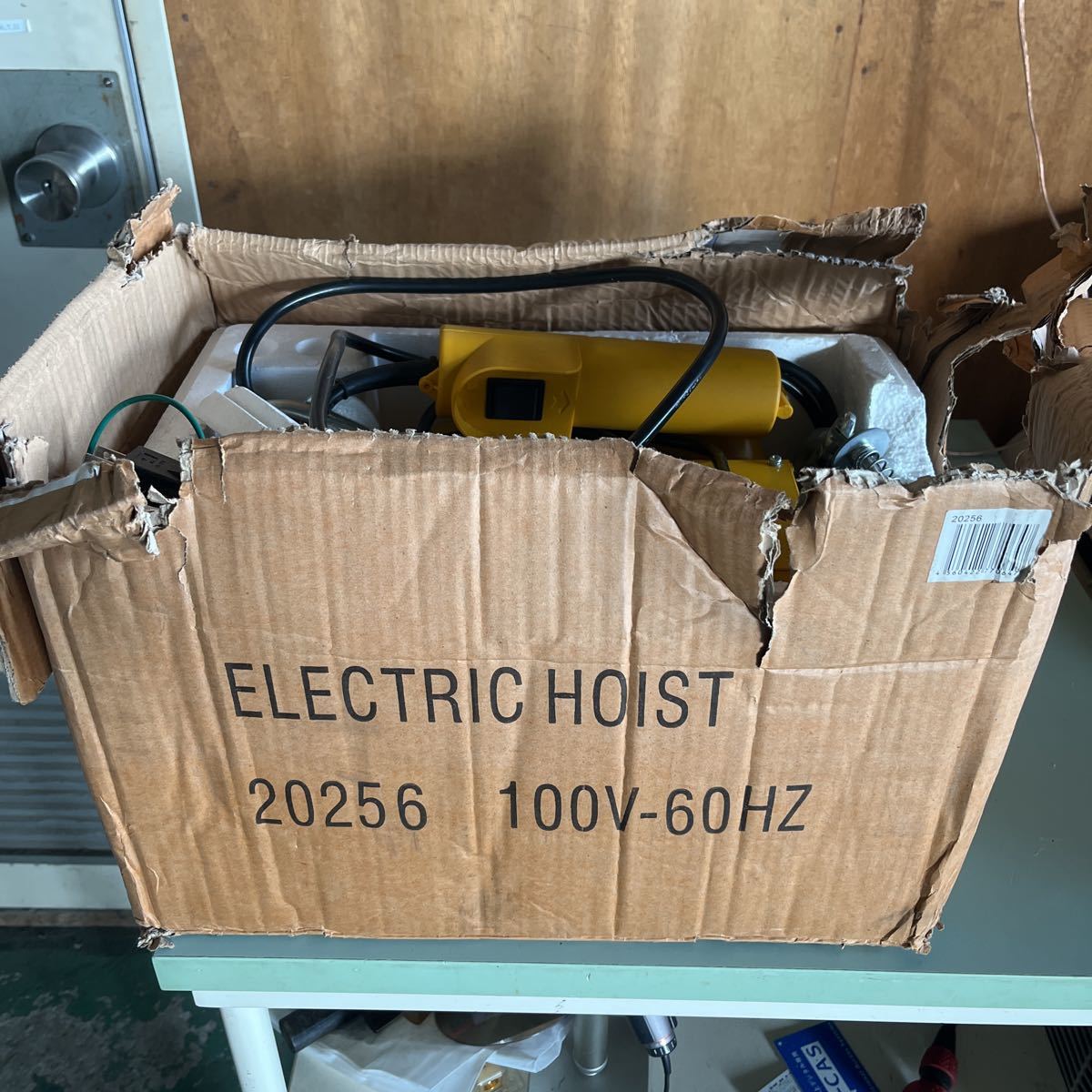 【目立った傷や汚れなし】訳あり 《送料無料》 大特価 家庭用 100V 電動ウインチ 能力250kg 移動式 吊り下げ【60Hz】 20256 ...