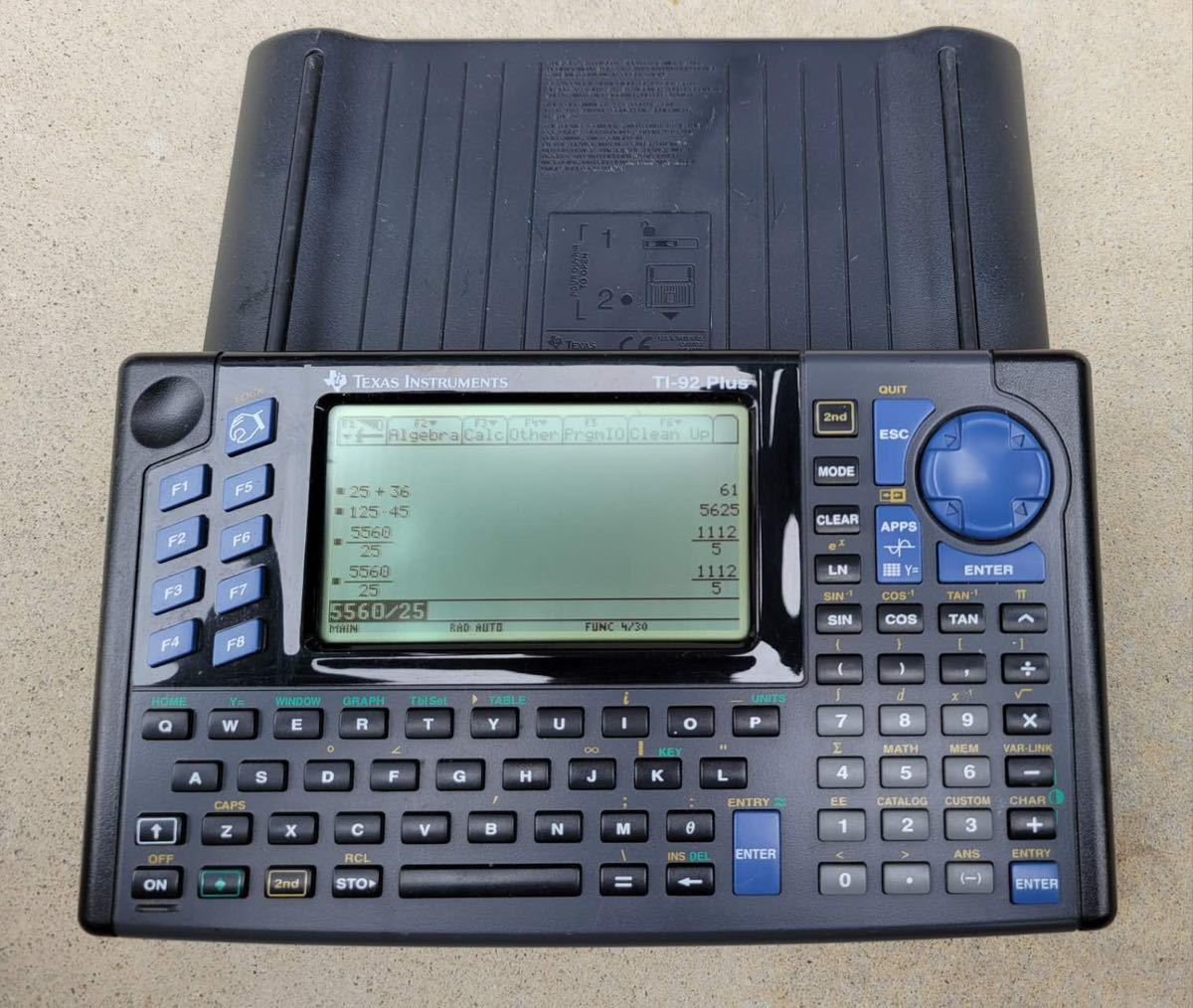 【全体的に状態が悪い】☆簡易動作確認☆ Texas Instruments TI-92 Plus グラフ電卓 / 関数電卓 現状品で渡し 60 ...