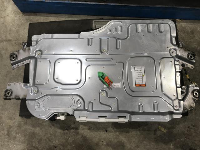 【やや傷や汚れあり】フィット DAA-GP5 HV・EV・FCVバッテリー ハイブリッド Fパッケージ NH731P 1D100-5P6-J04 89,365km ハイブリッドの落札情報詳細 ...