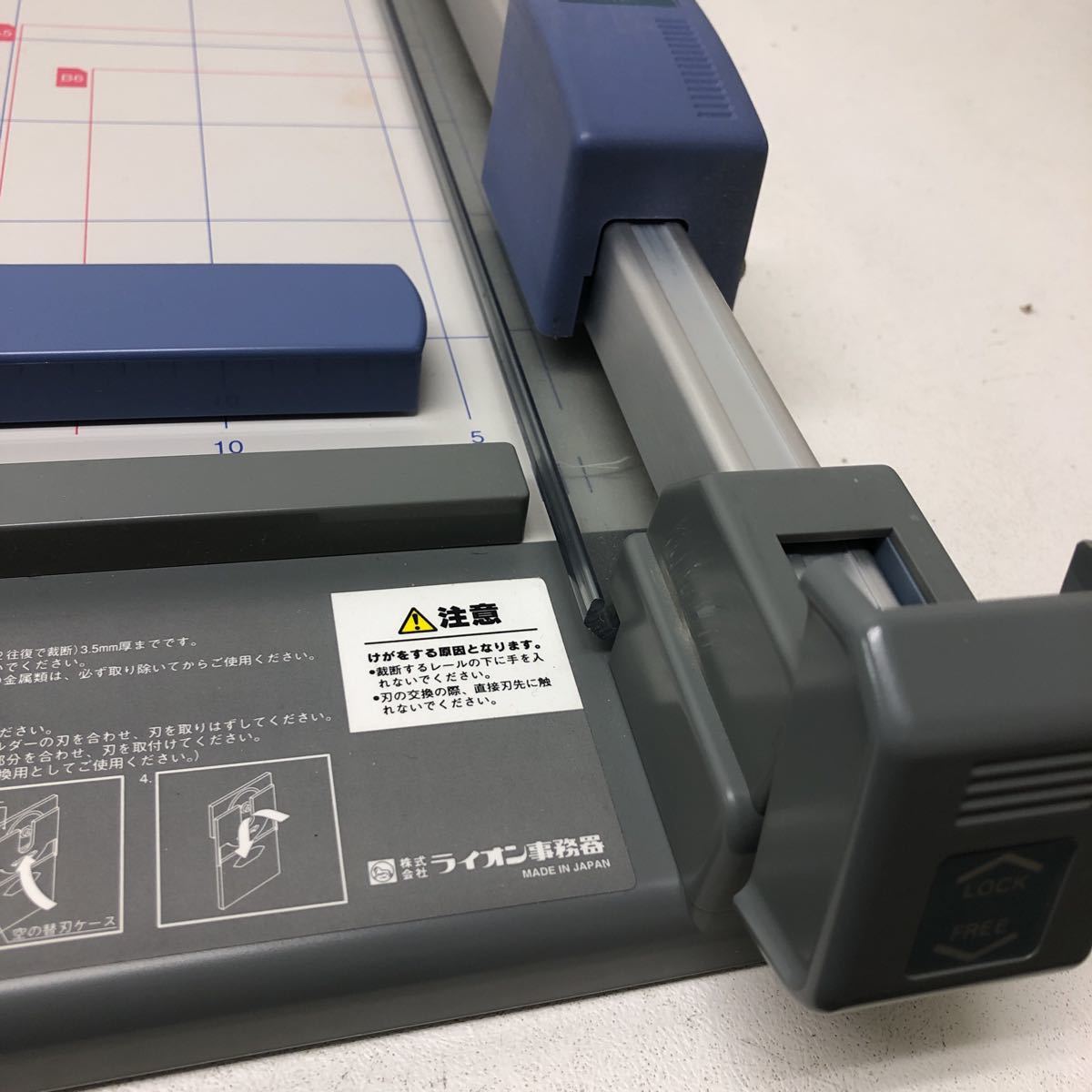 【やや傷や汚れあり】0531B LION ライオン事務器 ロータリーカッター ROTARY CUTTER RC-B4 事務用品 ペーパー ...
