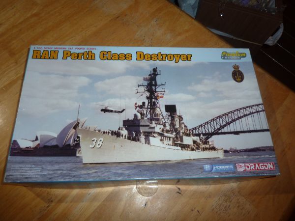 【傷や汚れあり】1/700 パース級 駆逐艦 ドラゴン プレミアムエディション RAN Perth Class Destroyer ...