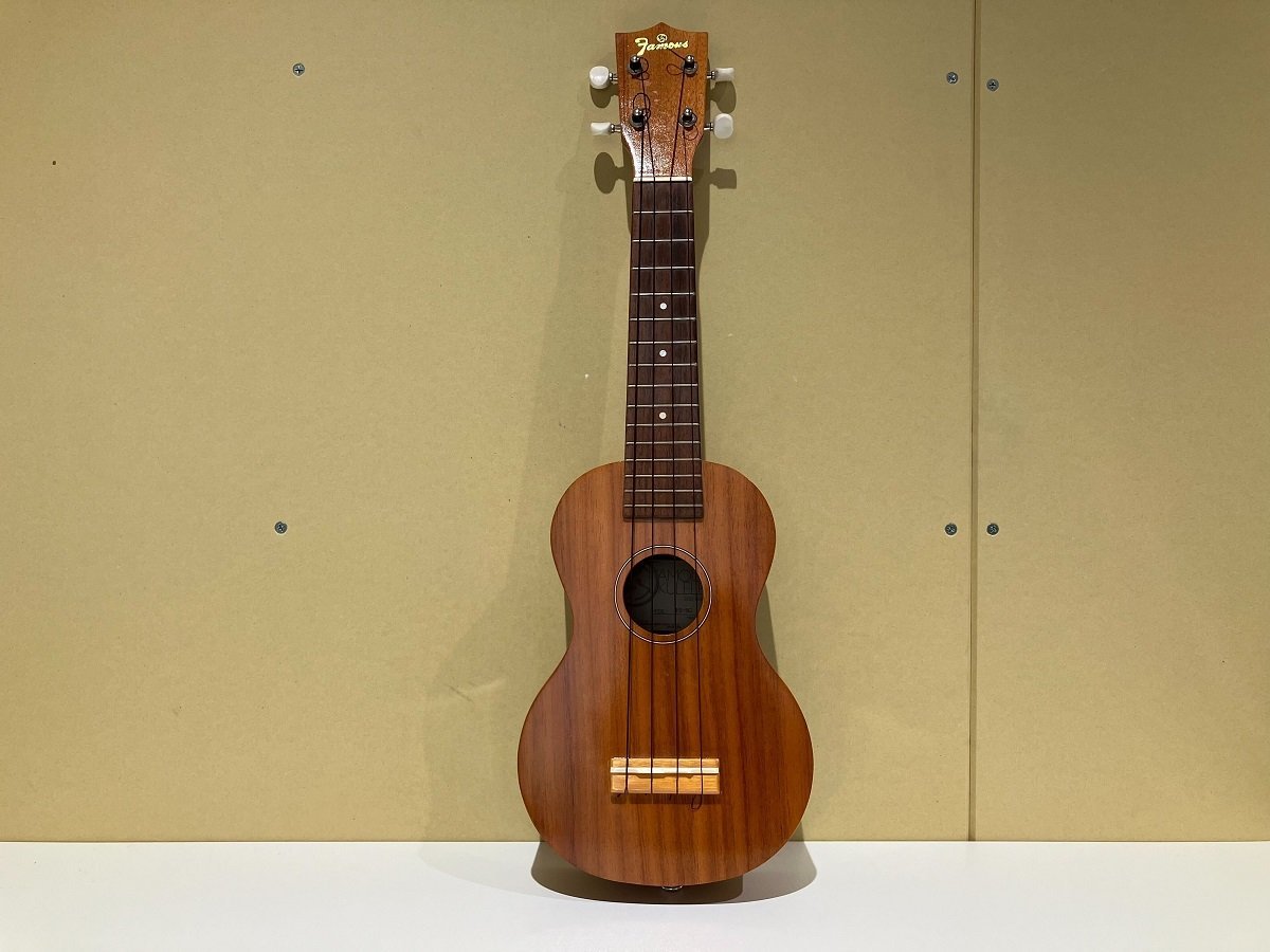 【傷や汚れあり】【S298】Famous FS-5G フェイマス ウクレレ ケース・チューナー付 傷・汚れ有 中古品の落札情報詳細 - ヤフオク落札価格検索 オークフリー