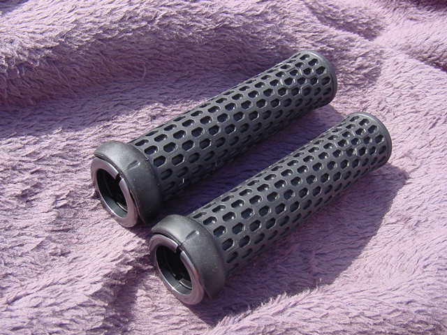【目立った傷や汚れなし】BIKEYOKE GRIPPY lock-on grips BKの落札情報詳細 - ヤフオク落札価格検索 オークフリー