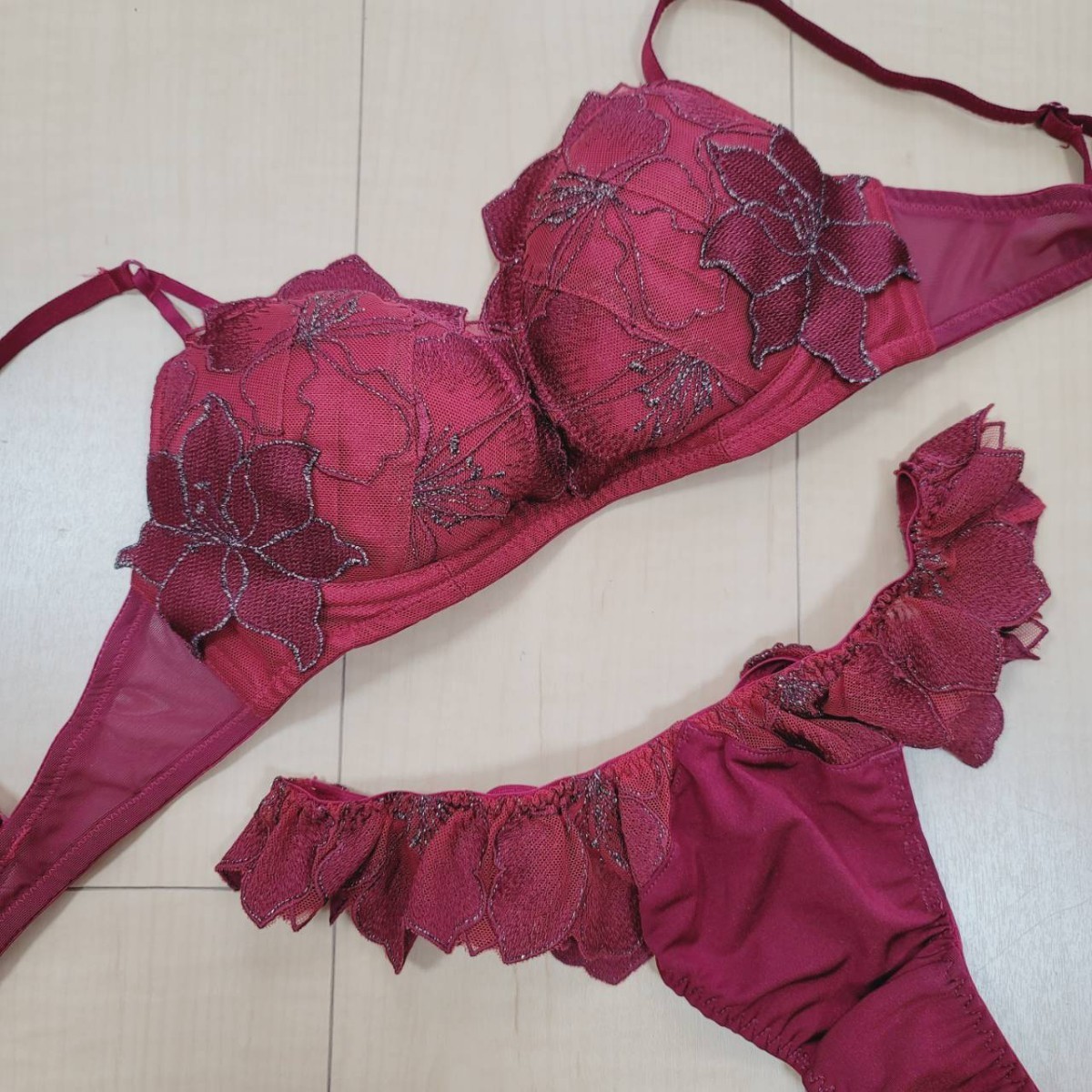 【未使用】*新品未使用* Ravijour フルブルーム ブラショーツセット ホットリフトブラジャーd65 フリルtバックs ラヴィジュールの