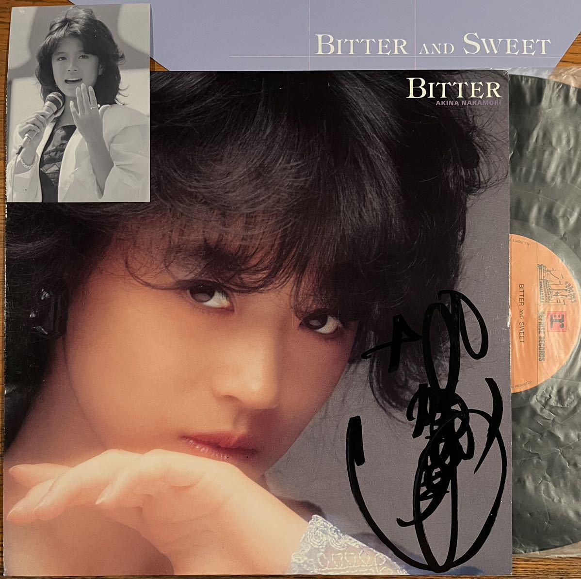 【やや傷や汚れあり】中森明菜 中古 Lp レコード Bitter And Sweet 8th アルバム サイン入り 歌姫 写真 昭和 アイドル