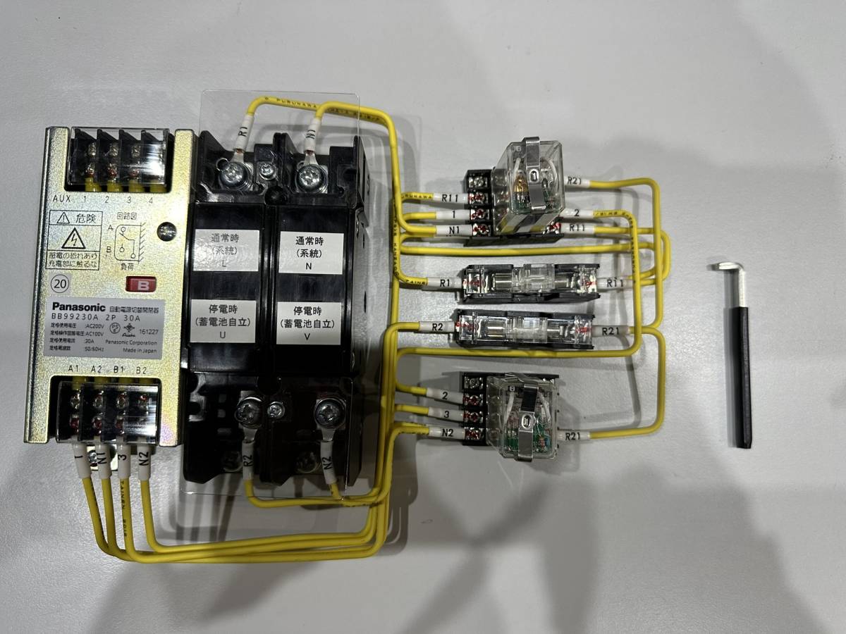 【未使用に近い】パナソニック 自動電源切替開閉器BB99230A 日東工業DS32M2P30A100VOEM品 新古 制御リレー回路あり 太陽 ...