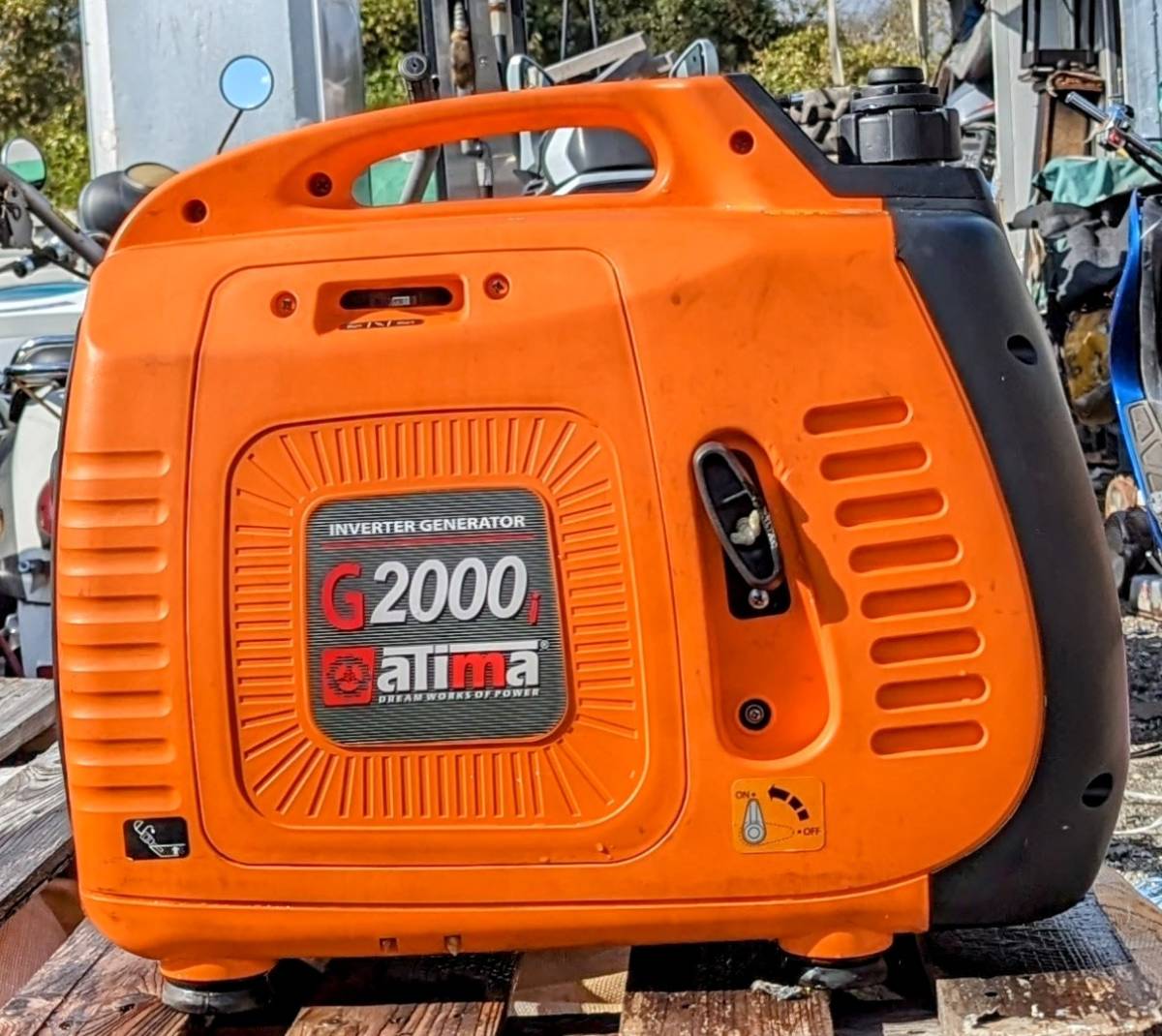 【やや傷や汚れあり】中古G2000iインバーター発電機aTima ジャンク。定格電圧AC100V定格電流9A定格出力1900W定格周波数50 ...