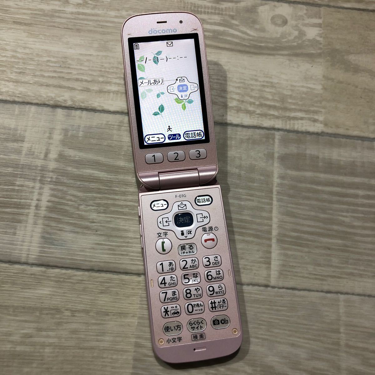 【傷や汚れあり】docomo ドコモ FUJITSU 富士通 F-01G FOMA らくらくホン ガラケー かんたん携帯 利用制限 携帯電話 ...