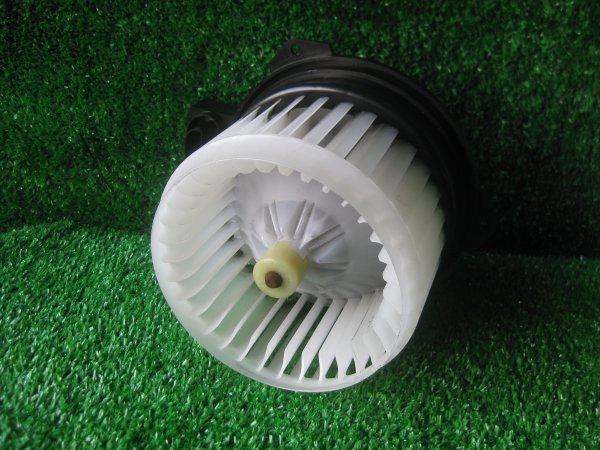 【傷や汚れあり】S642 ワゴンR 『MH22S』 純正 ブロアモーター ファン ヒーターファン 中古品 MH21S MF22S HA24Sの ...