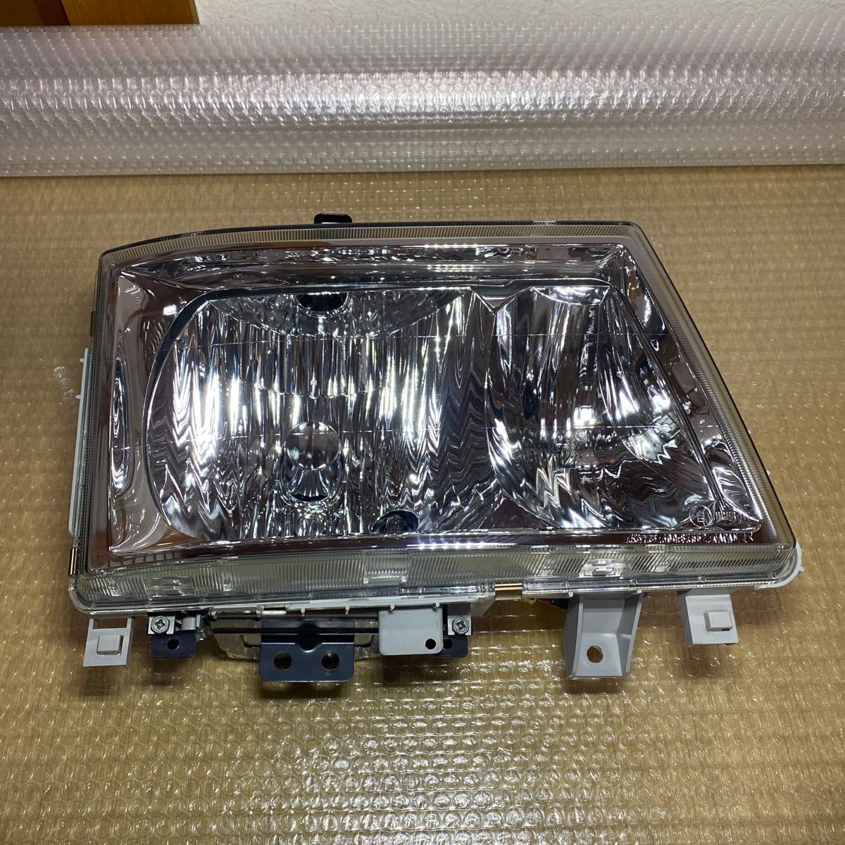 【未使用に近い】★新車外し 美品 三菱 ふそう 純正 FE系 FE73 FE83 キャンター 24V HID ヘッドライト バラスト バーナー ...