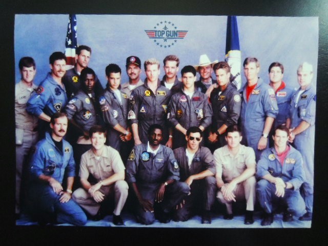 【未使用】A4 額付き ポスター トップガン 1986 集合写真 アメリカ 海軍 TOP GUN トムクルーズ バルキルマー USA 額装済み ...