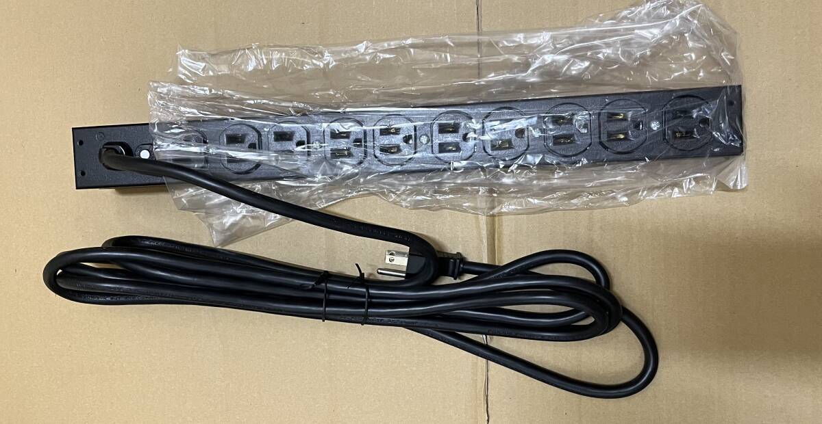 【未使用に近い】AP9562 シュナイダーエレクトリック(旧APC) Rack PDU, Basic, 1U, 15A, 100V, (10 ...