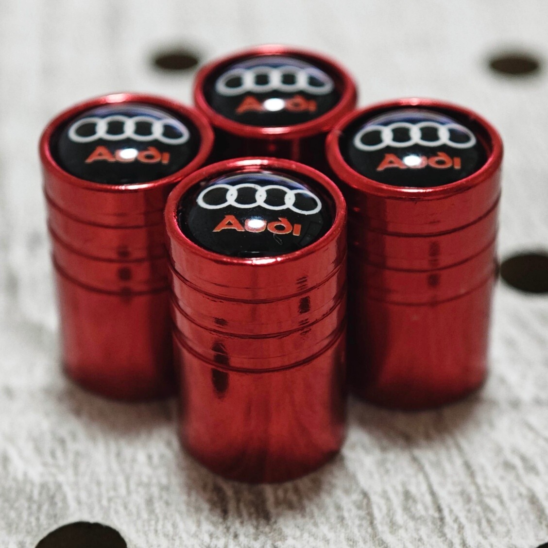 【未使用】アウディ エアーバルブキャップ ロング 4p【レッド】A1 A3 A4 B5 B6 B7 B8 A5 C5 A6 C6 c7 A7 ...