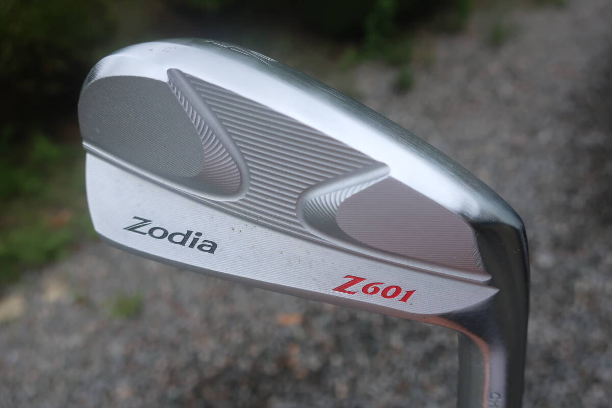 【目立った傷や汚れなし】★美品 !! Zodia（ゾディア） Z601 ユーティリティ U4／24° Dynamic Gold 105 ...