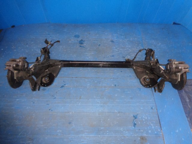 【傷や汚れあり】フィット 5BA-GS4 GS4 GS5 GS6 Rアクスルビーム リアアクスルビーム ※ 個人宅配送不可 パレット発送 ...