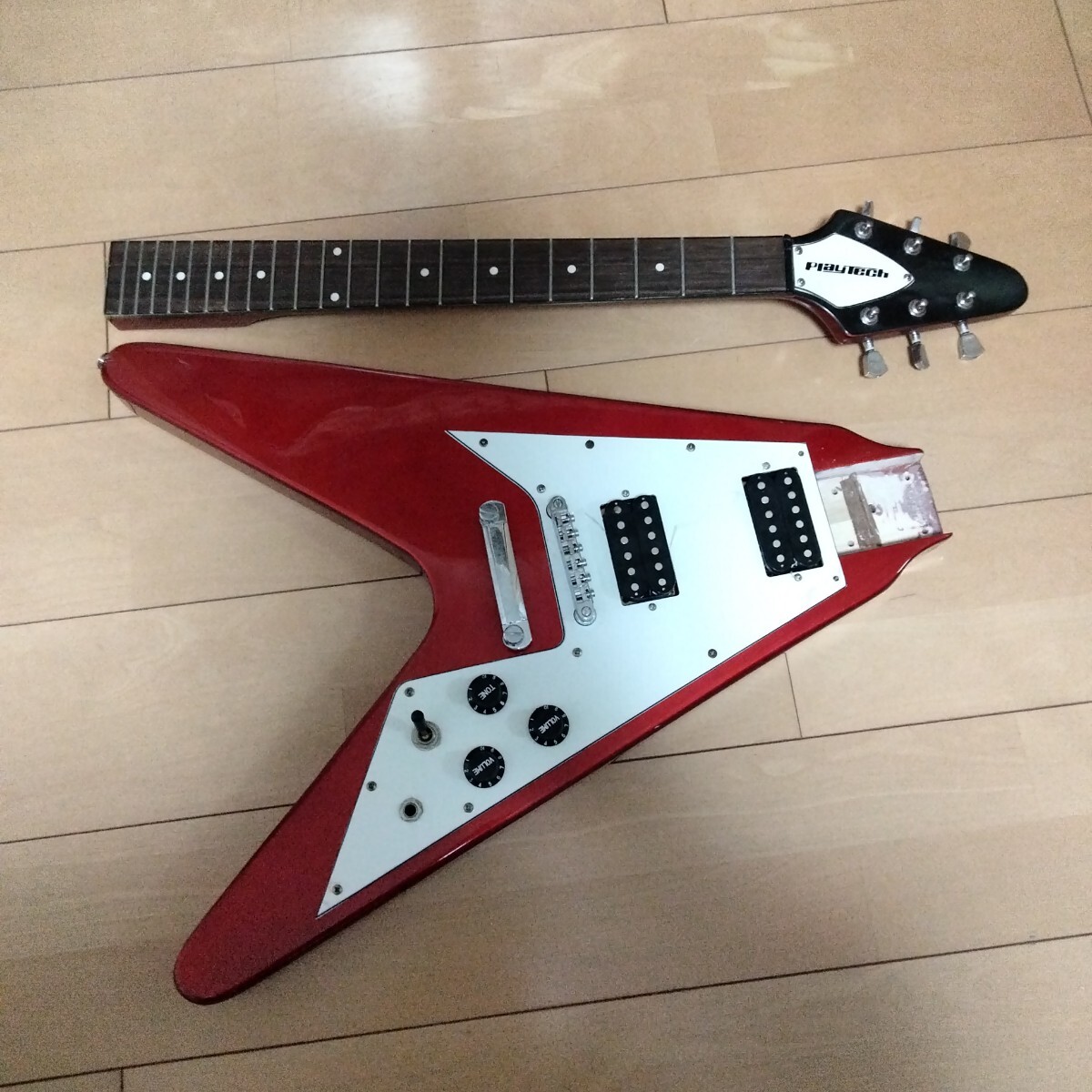 【全体的に状態が悪い】プレイテック フライングvタイプ エレキギター ジャンク品 Playtechの落札情報詳細 - Yahoo!オークション落札価格検索 オークフリー