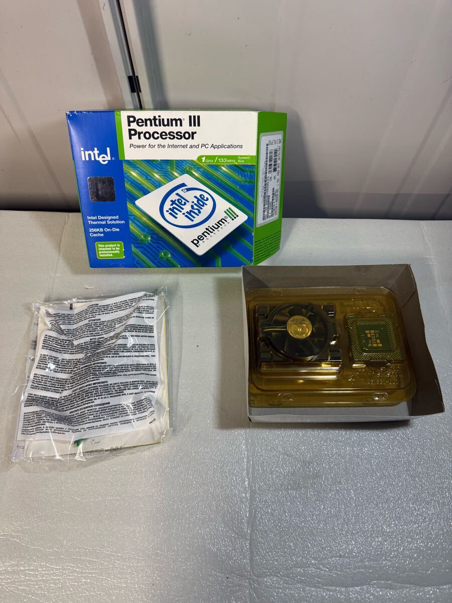 【傷や汚れあり】【動作未確認】Intel Pentium III Processor CPU キャッシュ256KB 1GHz 133MHz PC部品 一部未開封 説明書 部品 付きの落札情報 ...
