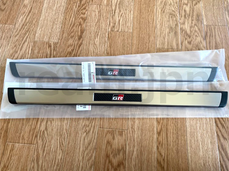 【未使用】新品 トヨタ純正 GR ヤリス GRヤリス フロントドア スカッフプレート スカッフ プレート 左右 TOYOTA GENUINE ...
