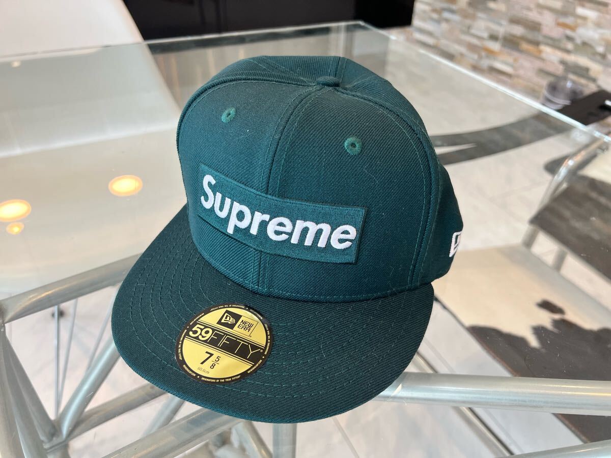 【未使用】ほぼ新品1円！ Supreme World Famous Box Logo New Era ダークグリーン 7 5/8 送料込み ...