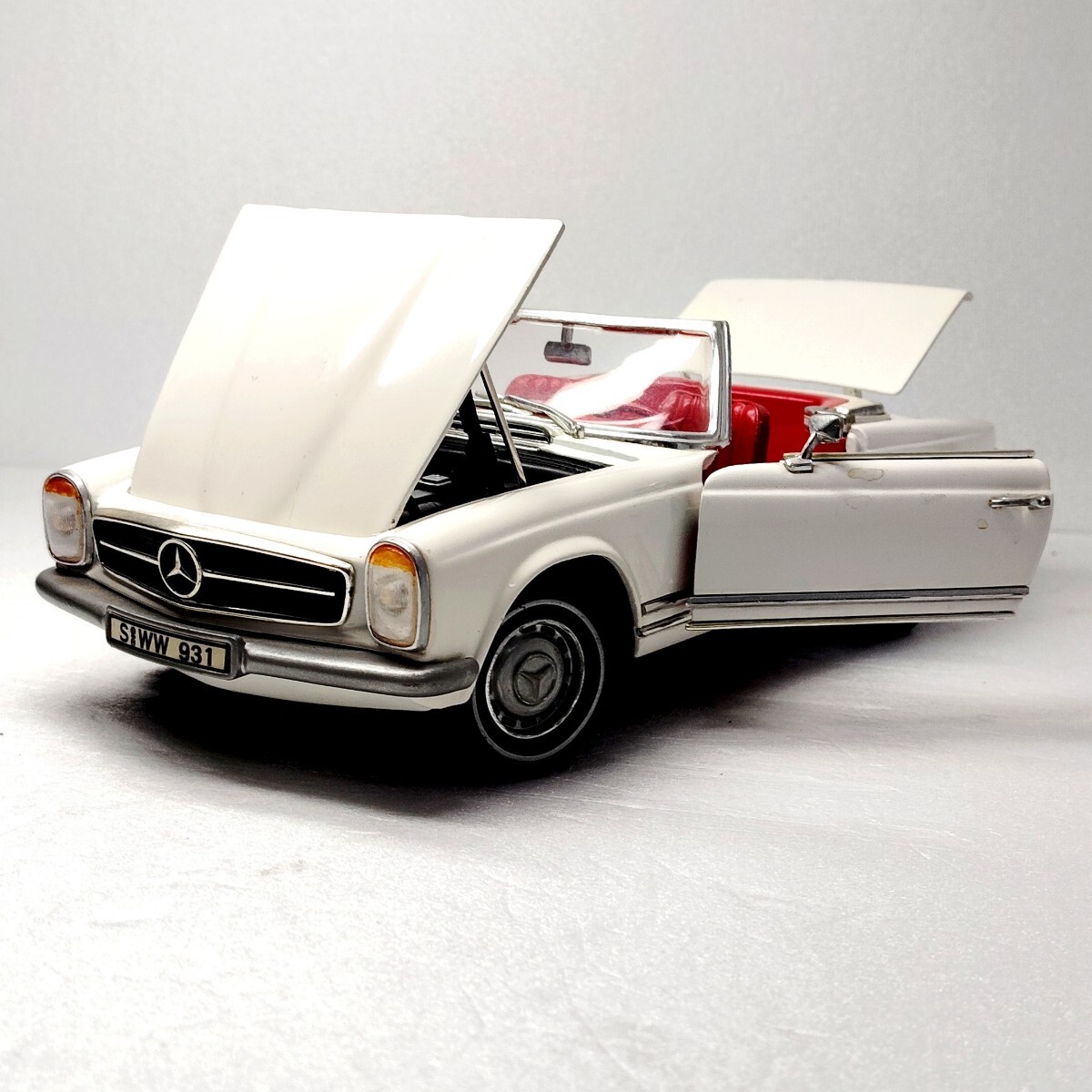 【やや傷や汚れあり】1/18 激レア ギミック多数 エンジン再現 メルセデスベンツ W113 SLクラス 280SL mercedes-benz 昭和の名車 旧車 クラシックカー UNSON ...