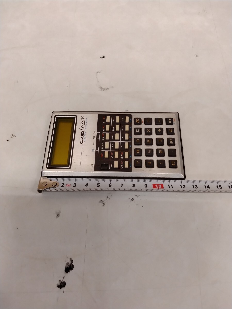 【やや傷や汚れあり】☆ カシオ 関数電卓 CASIO fx−2500 取説付き 昭和レトロ 1.5Vボタン電池×2個（別売） 動作未確認の落札情報詳細 - Yahoo!オークション落札価格検索 ...