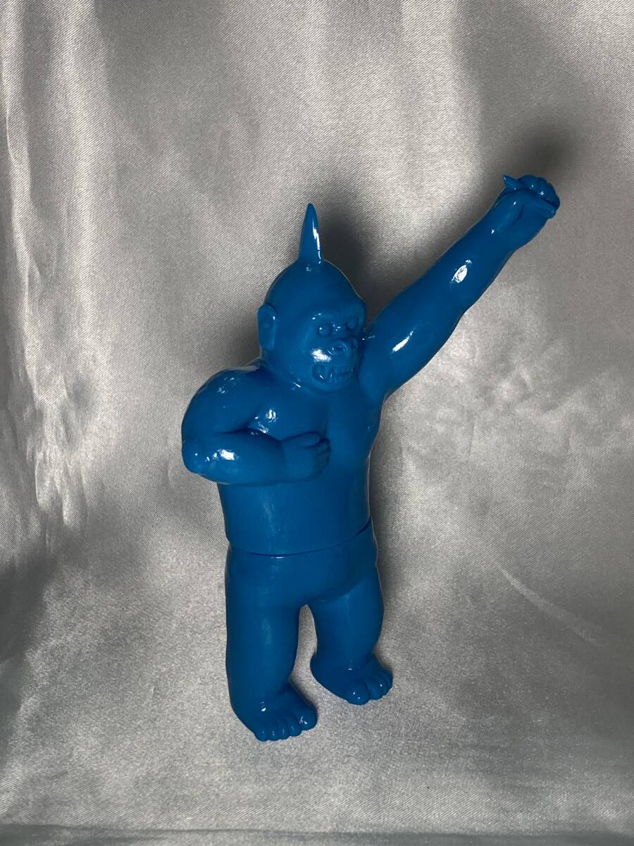 【未使用】TRASH GOODZ ゴリラ 未塗装 消しゴムブルー ソフビ フィギュア パチゴリラ ZOLLMEN ILUILU HxS ...