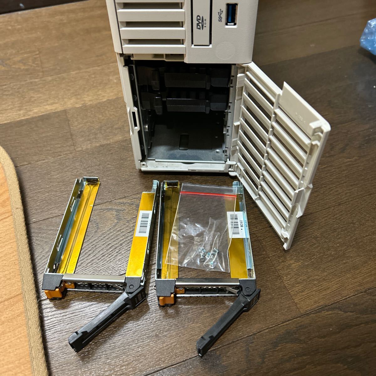 【傷や汚れあり】NEC iStorage NS100Ti Xeon E-2124 8GB RAIDカード有 ストレージ無の落札情報詳細 ...