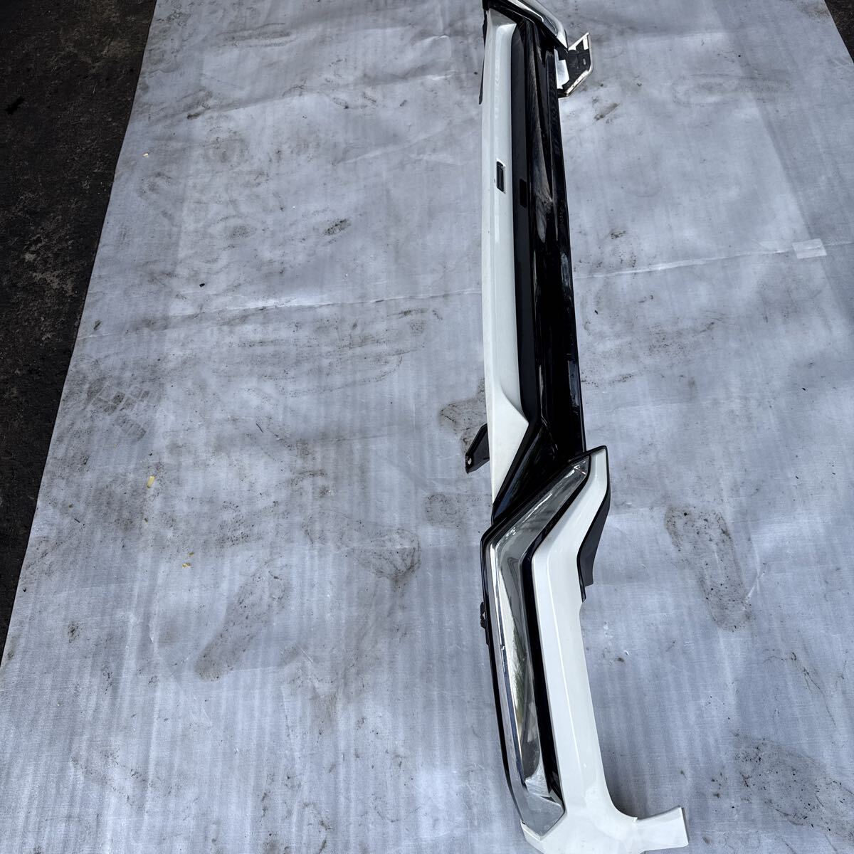 【やや傷や汚れあり】トヨタ ZSG10/ZVG11/ZVG15 カローラ クロス 純正 モデリスタ フロントスポイラー 76081-ZG100 ...