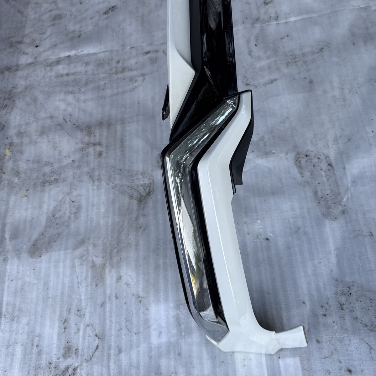 【やや傷や汚れあり】トヨタ ZSG10/ZVG11/ZVG15 カローラ クロス 純正 モデリスタ フロントスポイラー 76081-ZG100 ...