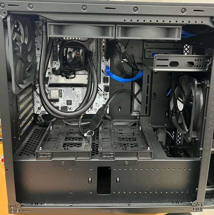 【目立った傷や汚れなし】【ゲーミングPC】/ Intel Core i7-14700 / DDR5-5600 32GB / GALLERIA ...