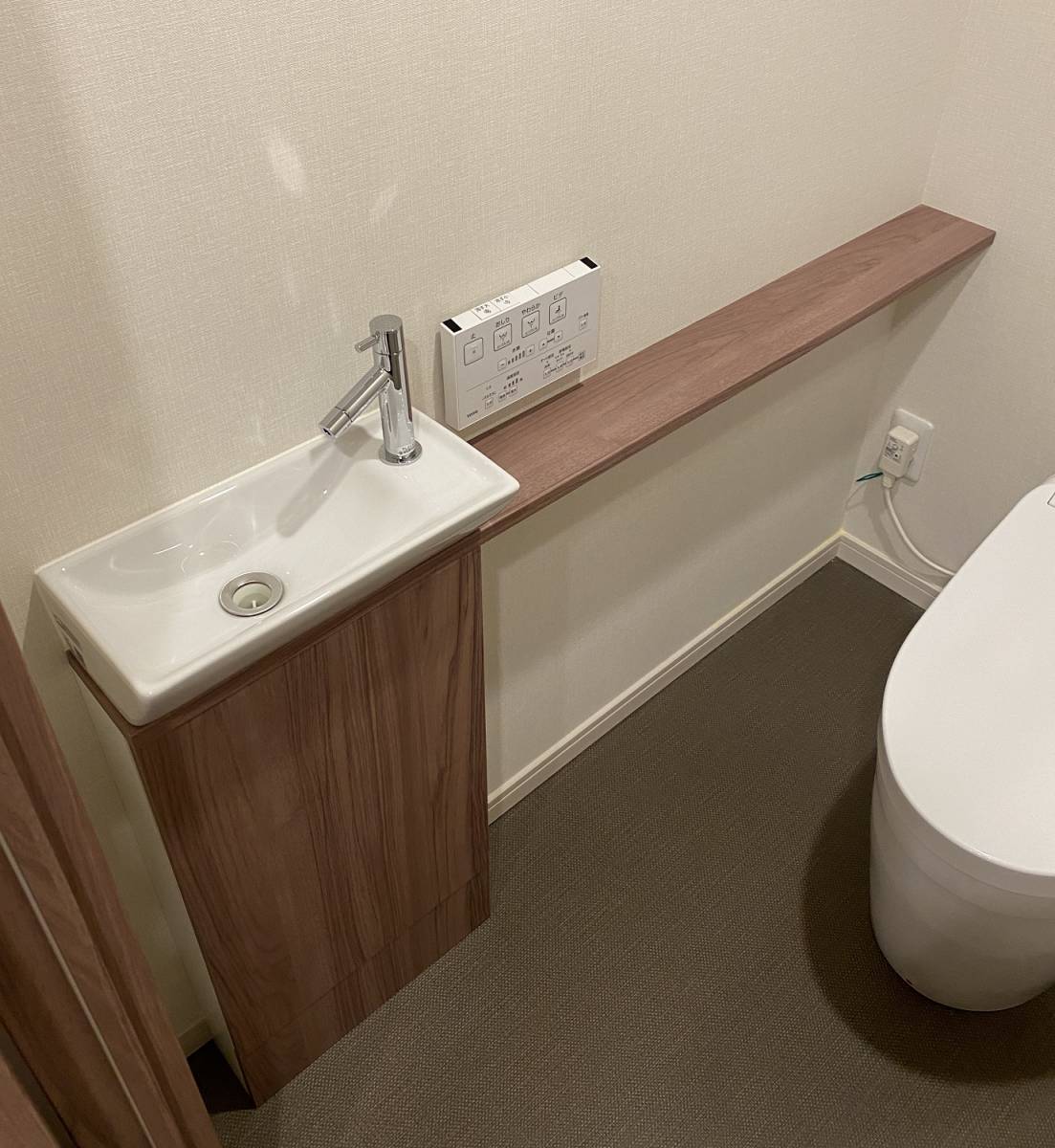 【新品】【展示品】 TOTO トイレ手洗いカウンター W1310 手洗器 水栓 紙巻器 タオル掛け 手すり endstbY の落札情報詳細 - Yahoo!オークション落札価格検索 オークフリー