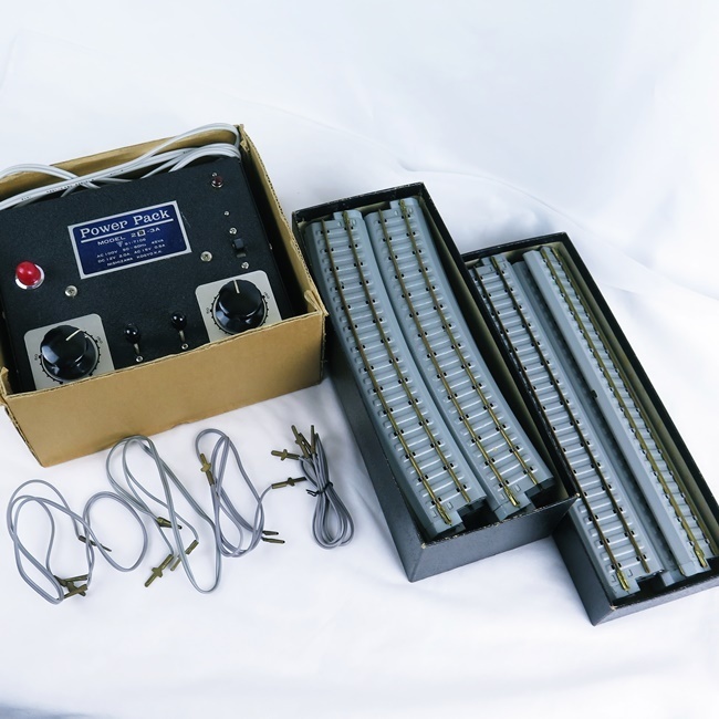 【ミヤザワ エンドウ】 パワーパック MODEL 2B-3A と HOゲージ レールのセット 直線10本 曲線20本【中古 ...