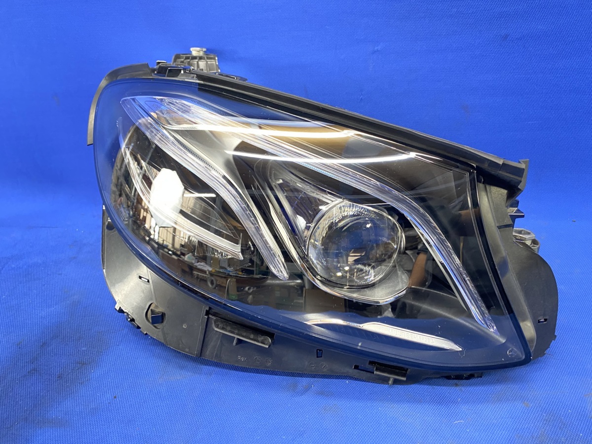 メルセデスベンツ E400 エクスクルーシブ RBA-213071 A213 826 01 91 LED [F-11398]の落札情報詳細 ...