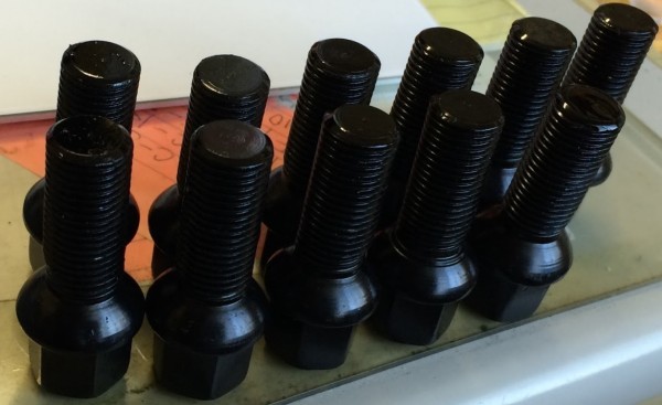 【未使用】BMW MINI M14 P1.25 車体用ブラックホイールボルト テーパー60° M14 P1.25 首下60mm 10本 ☆ ① の落札情報詳細| ヤフオク落札価格情報 オークフリー