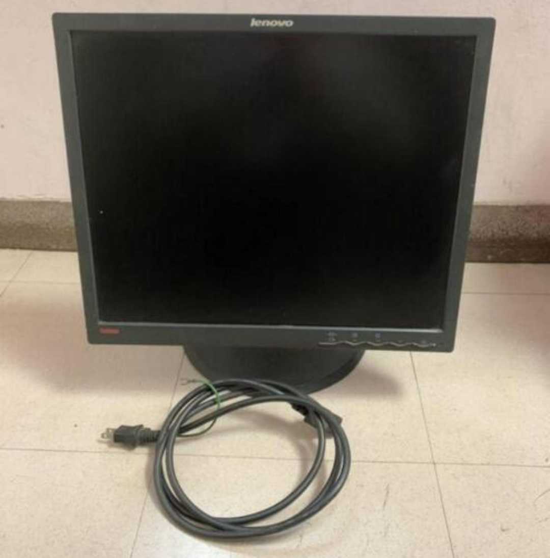 【傷や汚れあり】動作確認済み レノボLenovo 19インチモニター 9419-HC2 ThinkVision L192p 電源ケーブル付き ...