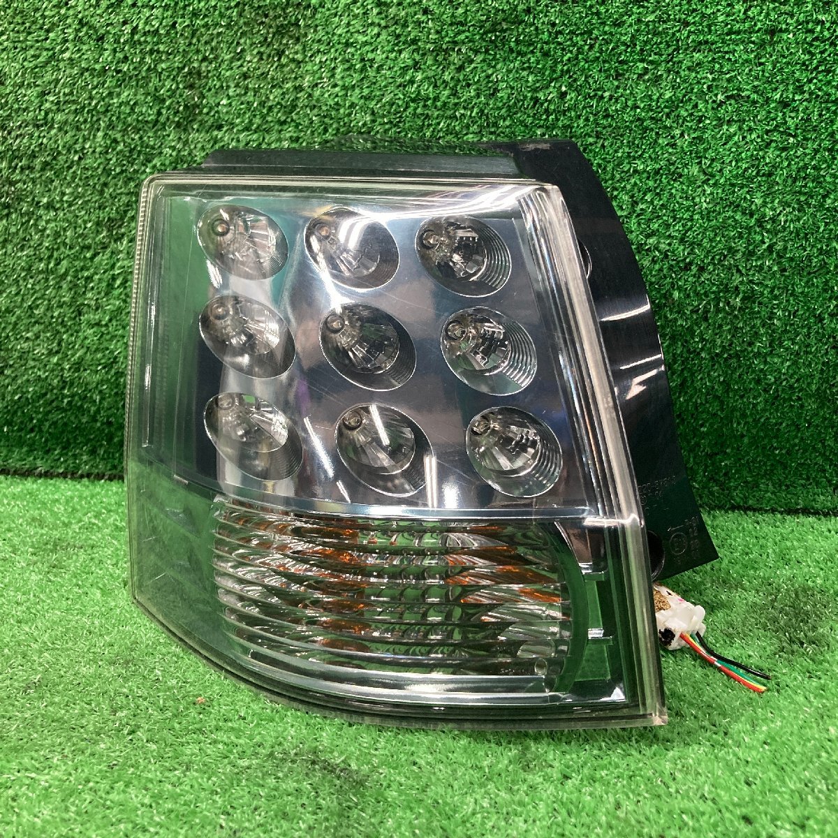 【やや傷や汚れあり】L0888[ 三菱純正 アウトランダー GG2/GG3/GF7/GF8 右テールライト 8330B174 の落札情報詳細 ...