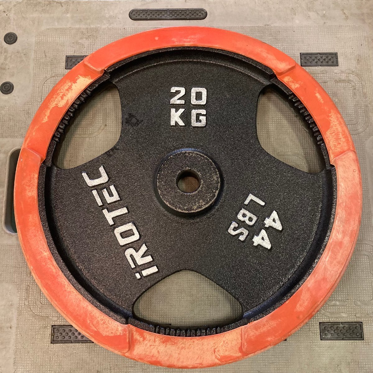 【やや傷や汚れあり】s001 1. iROTEC アイロテック バーベルプレート 20Kg 穴径28mm ラバー付き 筋トレの落札情報詳細 - ヤフオク落札価格情報 オークフリー
