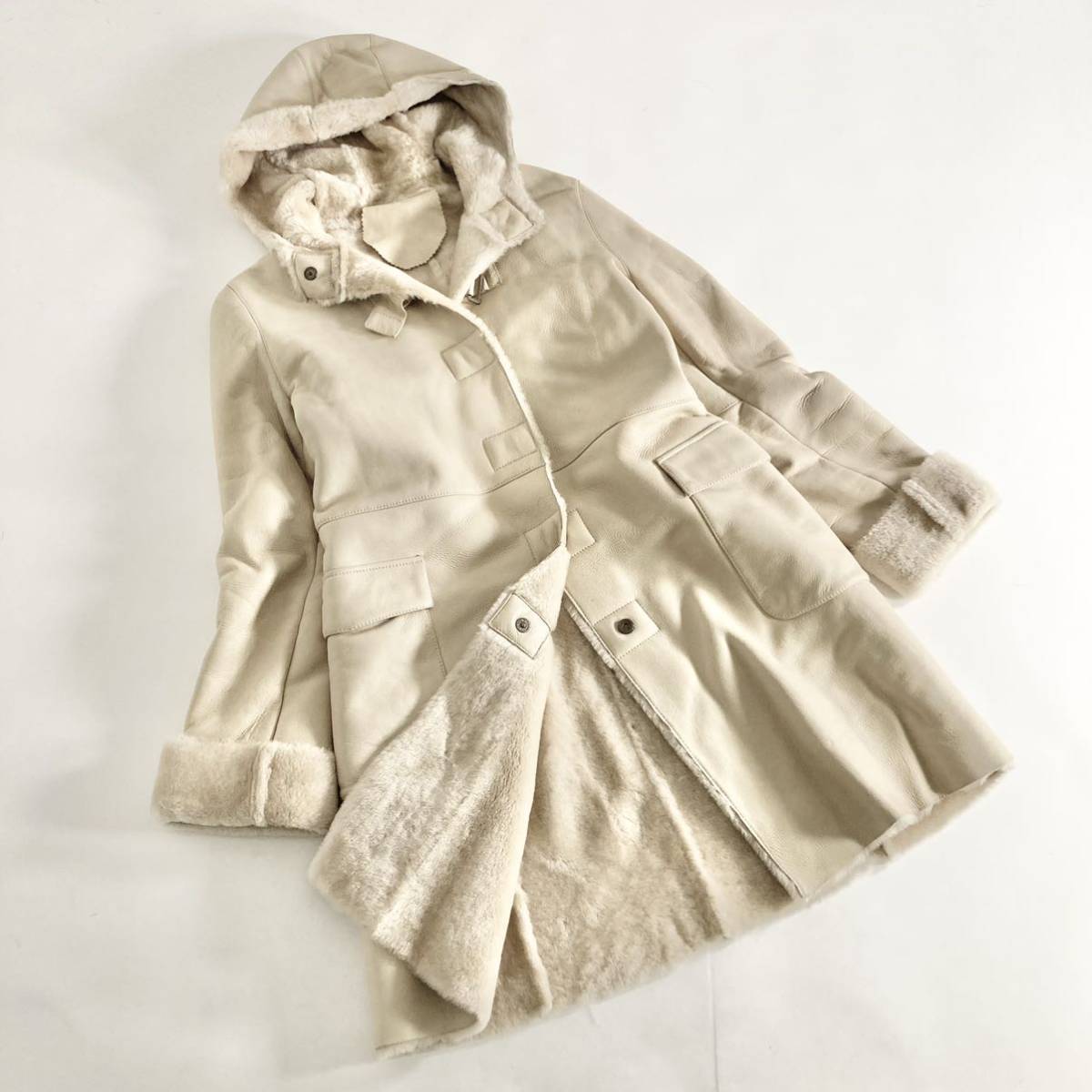 【やや傷や汚れあり】El22 レザーコート ムートンコート あったか*裏ボア sizeM フード しなやかレザー ライトベージュ レディース ...