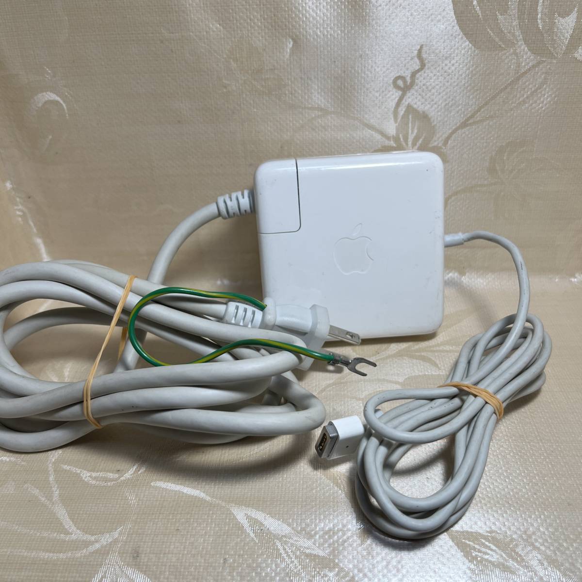 【傷や汚れあり】d3 〇Apple 型：A1222など output：16.5V〜18.5V-4.6Aの落札情報詳細 - ヤフオク落札価格検索 ...