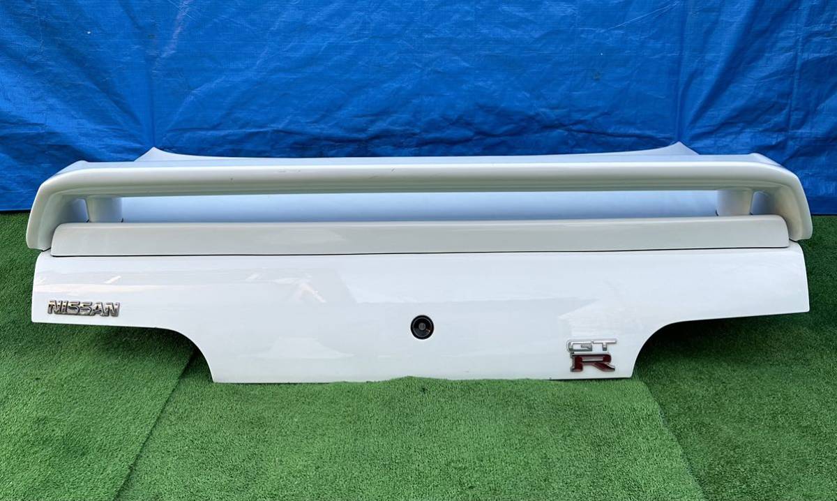 【目立った傷や汚れなし】日産 スカイライン GT-R R32 BNR32 V SPECスペック 後期 純正 リアトランク リアスポイラー 白の落札情報詳細 - Yahoo!オークション落札価格 ...