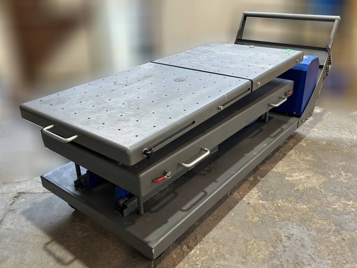 【傷や汚れあり】9208 中古 シザーリフトテーブル フォルクスワーゲン VAS6131 単相200V 能力1200kg テーブルリフト ...